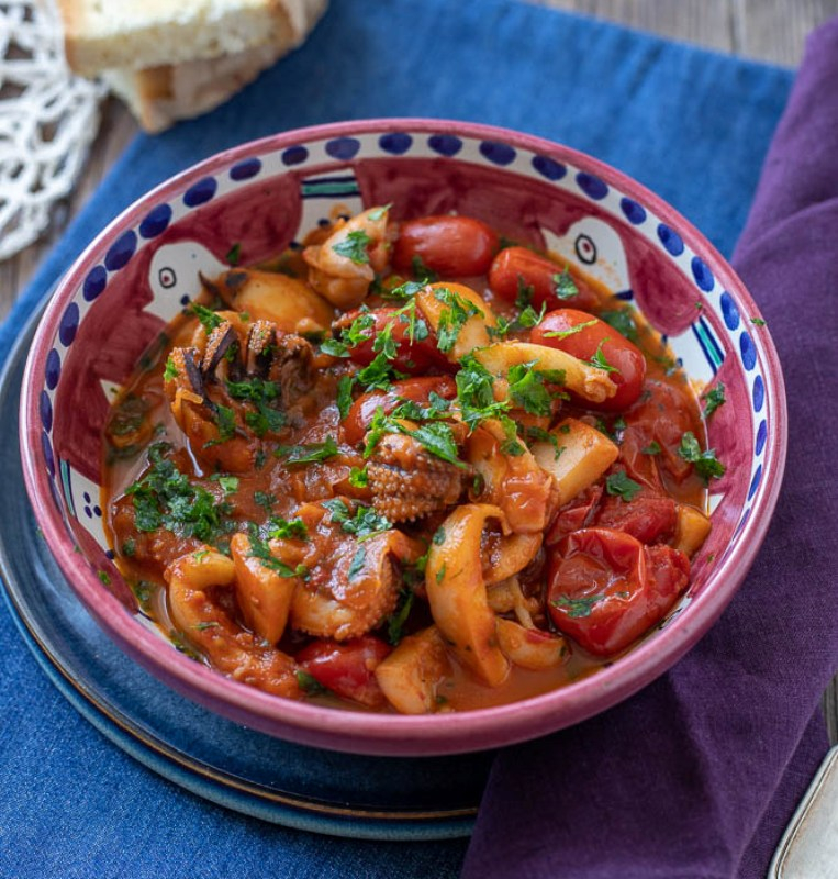 Η συνταγή για τις πιο νόστιμες και ζουμερές σουπιές | Jenny.gr